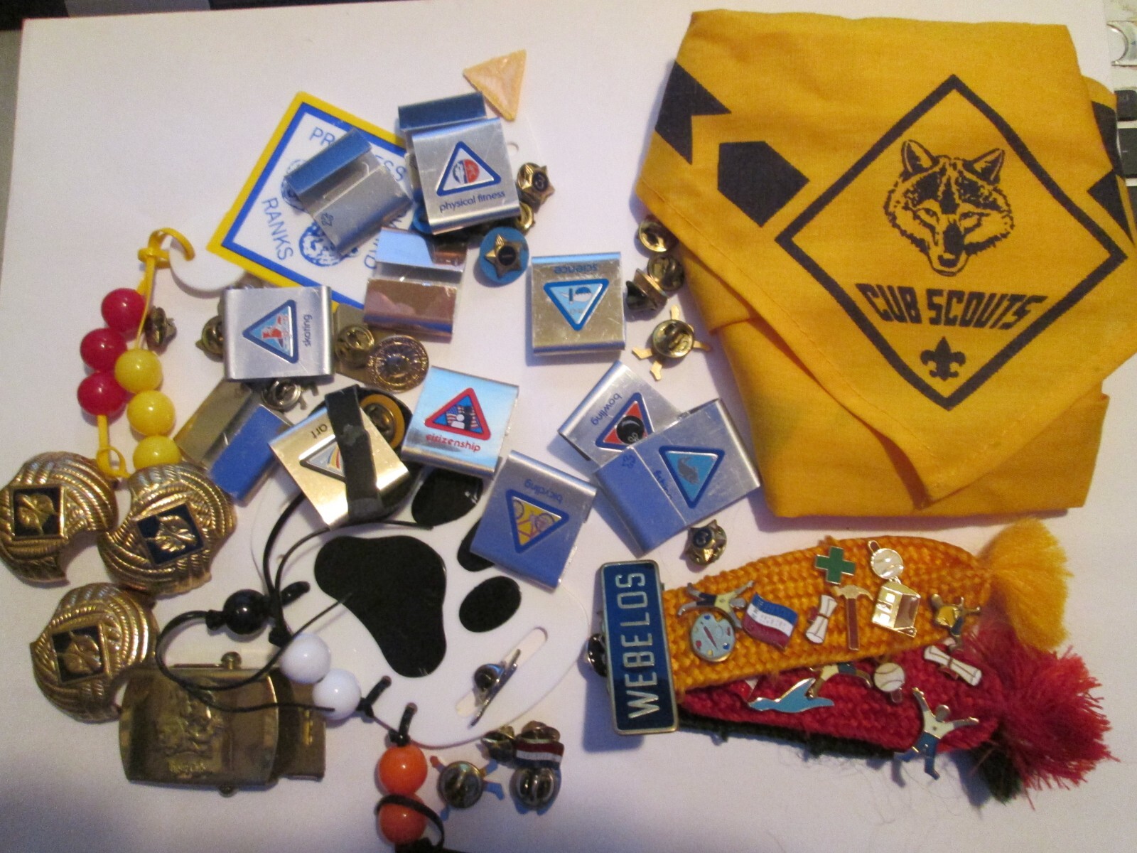 LOT OF VINTAGE Boy Scout GOODIES CUB SCOUT Neckerchief SLIDES PINS ...