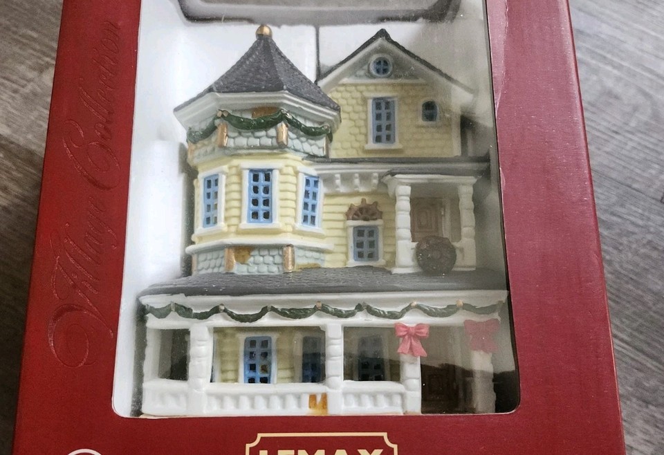 Lemax Madsen Manor Store Lighted Building House Christmas Village ...