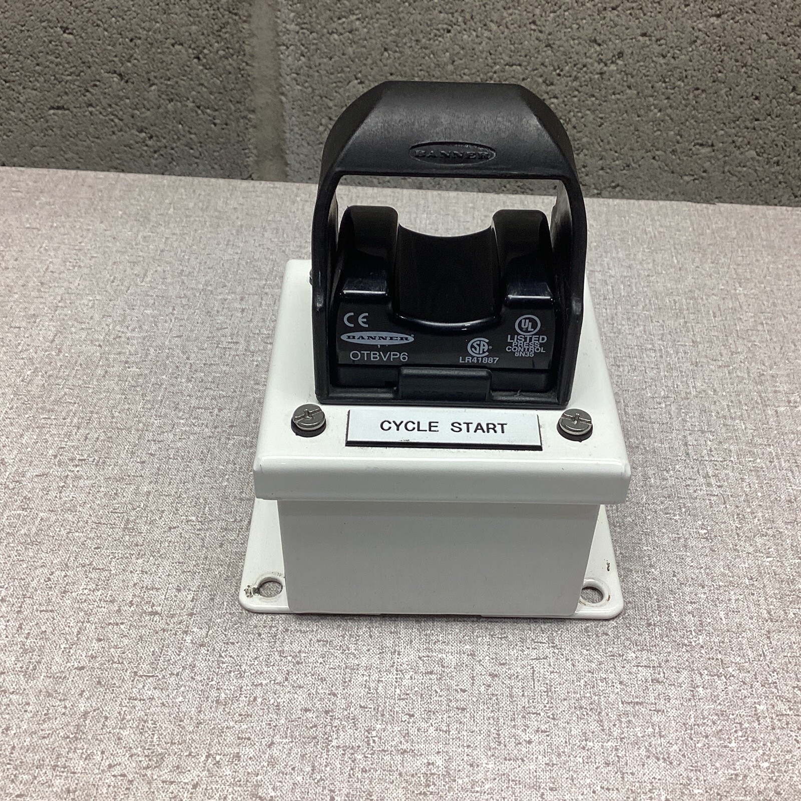 BANNER OPTICAL TOUCH BUTTON SENSOR OTBVP6 WITH ENCLOSURE #3550FMLPT13 ...