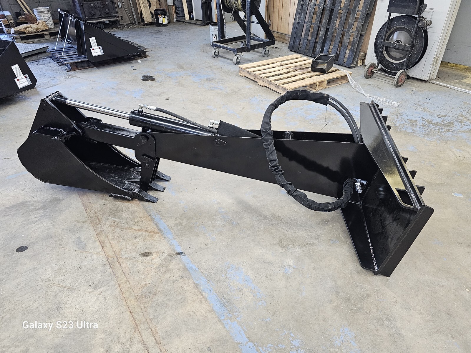 Hydraulic Backhoe Attachment with 12" Bucket & Thumb Universal ...