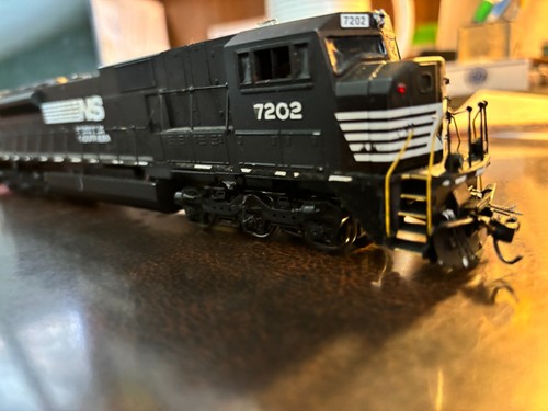 Athearn HO SD80 w/DCC & Sound, NS/Horse Head #7202 Diesel Locomotive | eBay