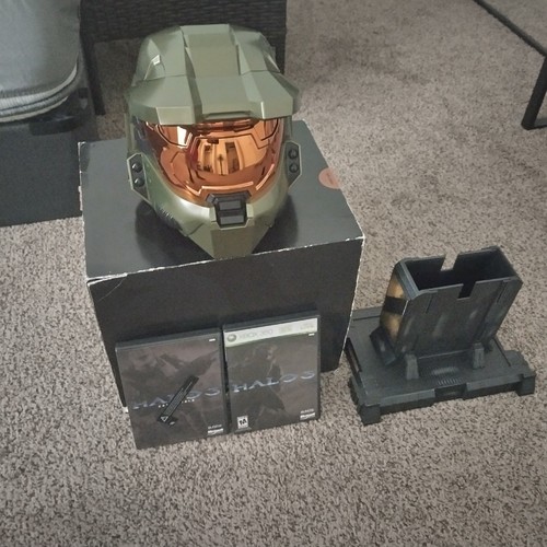 Halo 3 Legendary Edition Master Chief Helmet Essentials Disk, Helmet ...