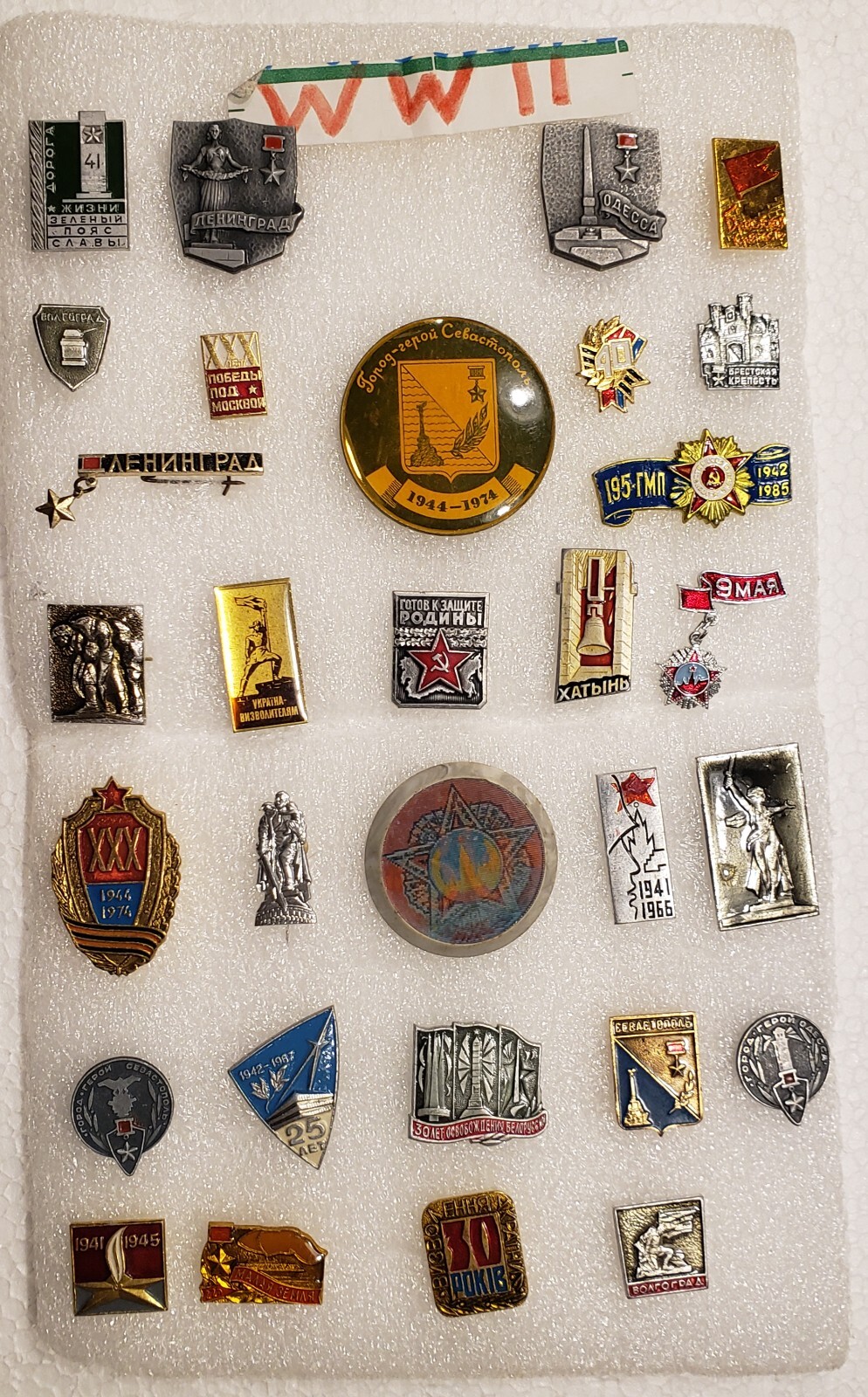 Lot of 30 vintage WWII era RUSSIAN SOVIET MILITARY BADGES USSR CCP, WW2 ...