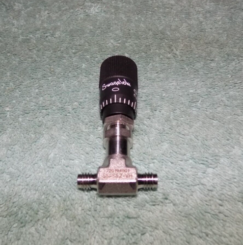 New Swagelok SS-SS2-VH Metering Valve with Vernier Handle 1/8" Tube | eBay