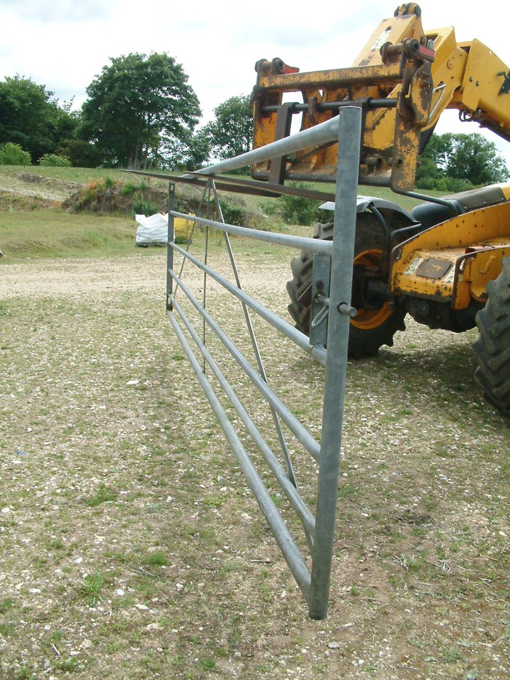 Farm / Field / Cattle 6 Bar Gate, 4.6m (15 ft) Wide Galvanized Tubular ...