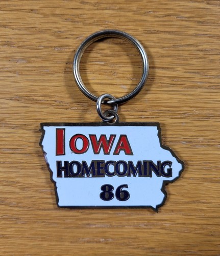 VINTAGE Iowa Hawkeyes Keychain Homecoming 1986 White Metal University ...