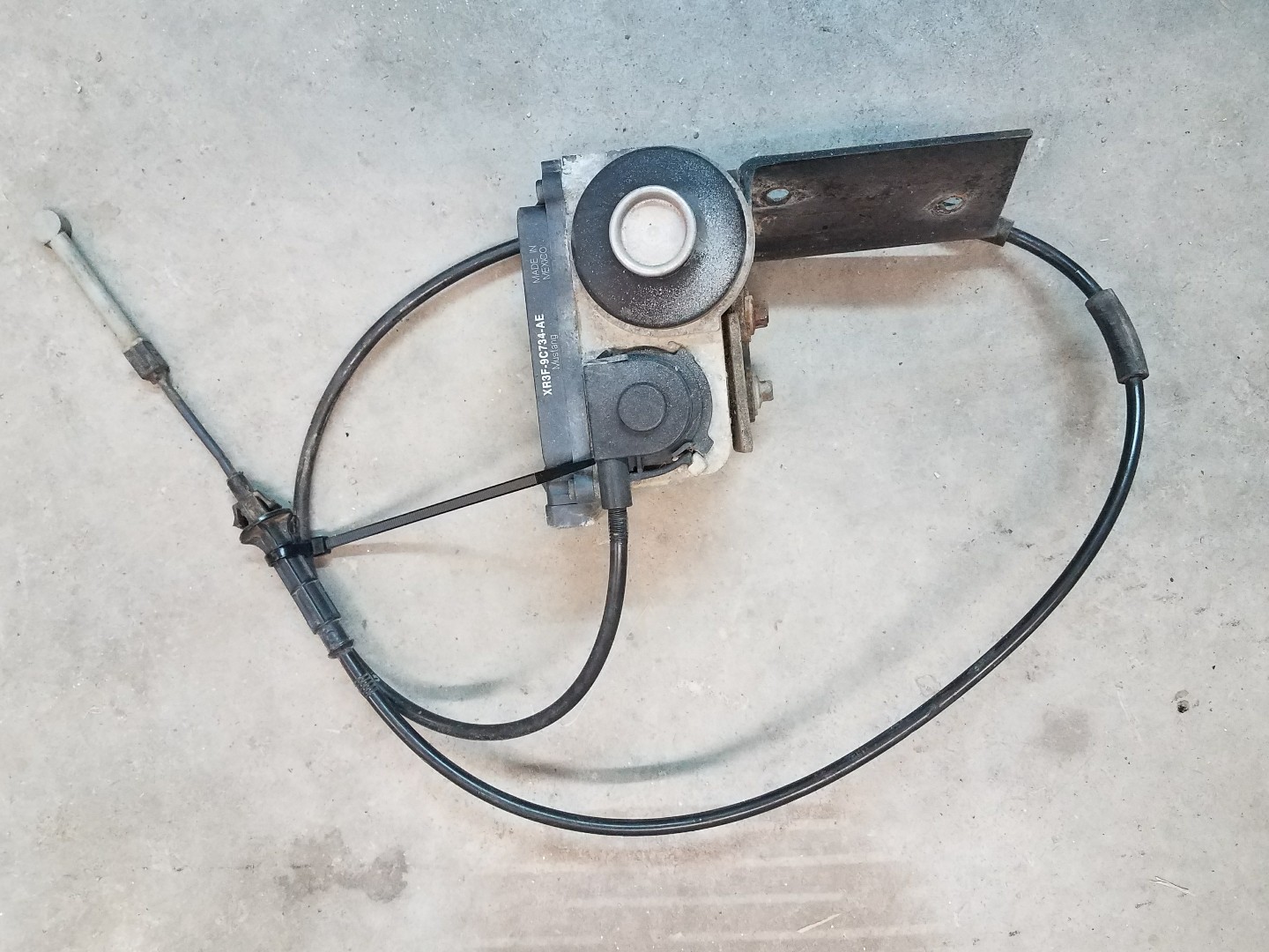 1999-04 FORD MUSTANG CRUISE CONTROL MODULE XR3F-9C734-AE CABLE BRACKET ...