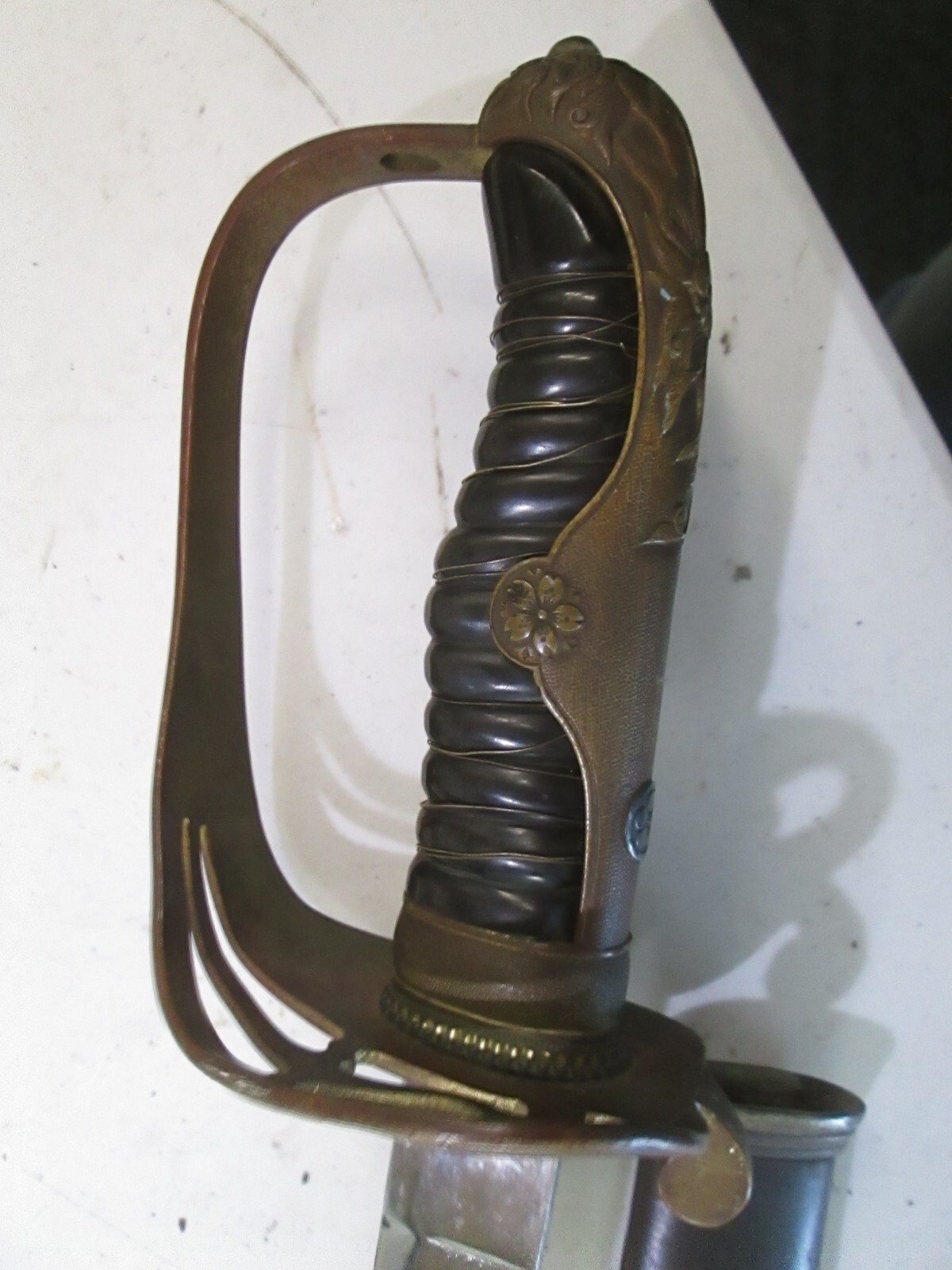 RUSSO JAPANESE OFFICERS CAVALRY SWORD WITH SCABBARD AND FAMILY CREST ...