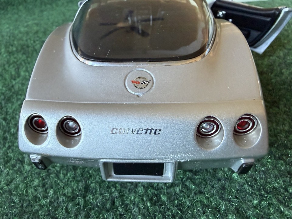 1/18 UT Models Chevrolet Corvette 1978 coupe in Silver | eBay