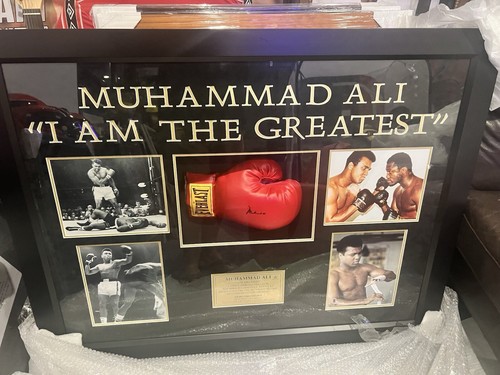 Muhammad Ali Signed Everlast Boxing Glove with COA framed superbly ...