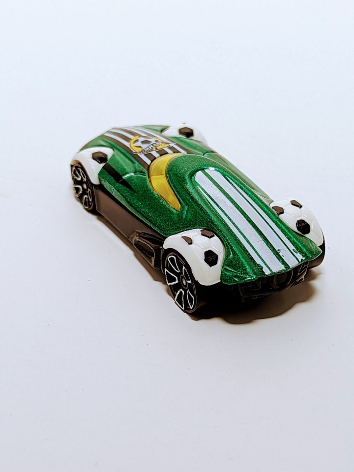 Hot Wheels 2015 MR11 Soccer Car Metalflake Green BDD12 HW City HW Goal ...