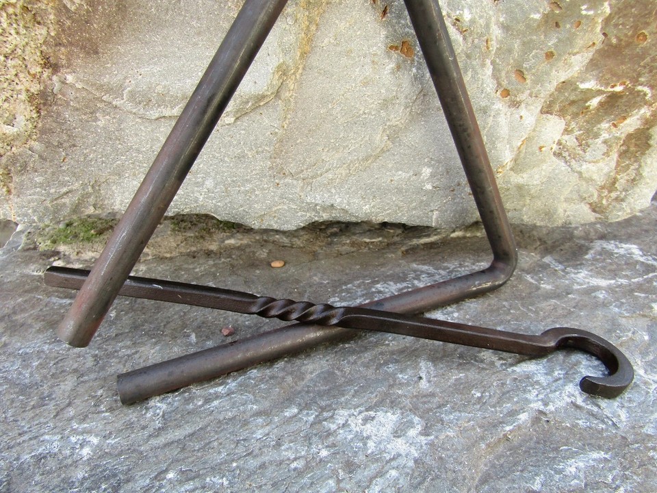 Rustic Wrought Iron Farm Ranch Chuck Wagon Triangle Dinner Bell w ...