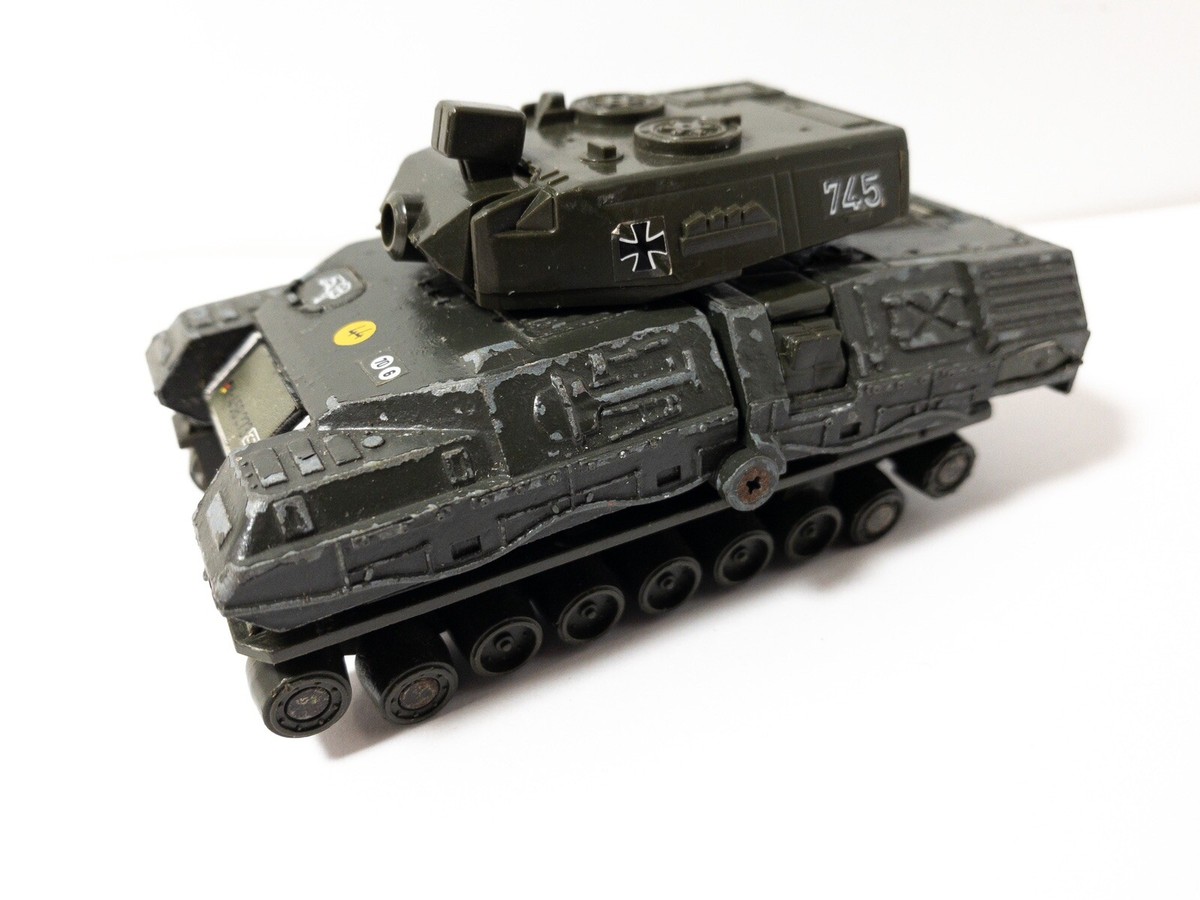 Transformers Toy Picturse Black Tank Transformer Toy Enlarged Edition