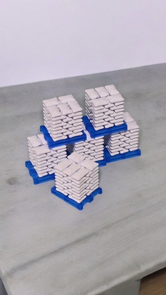 Pallets of white Sacks Blue pallet OO Gauge 1:76 Scale Model Railway (6 ...
