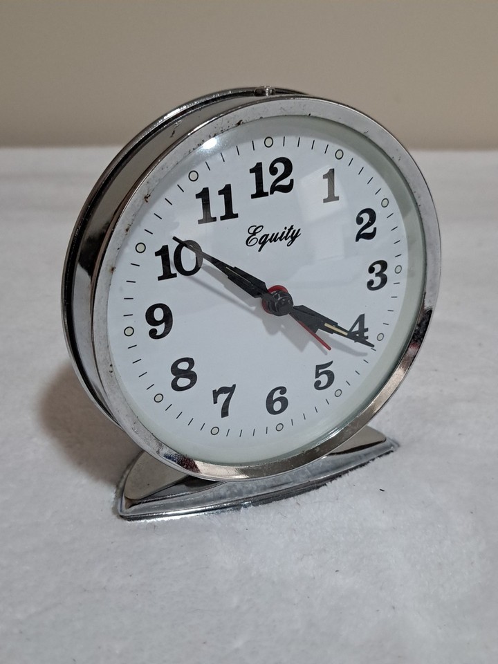 5.50 in. Large Analog Quartz Wind-Up Loud Bell Bedside Alarm Clock ...