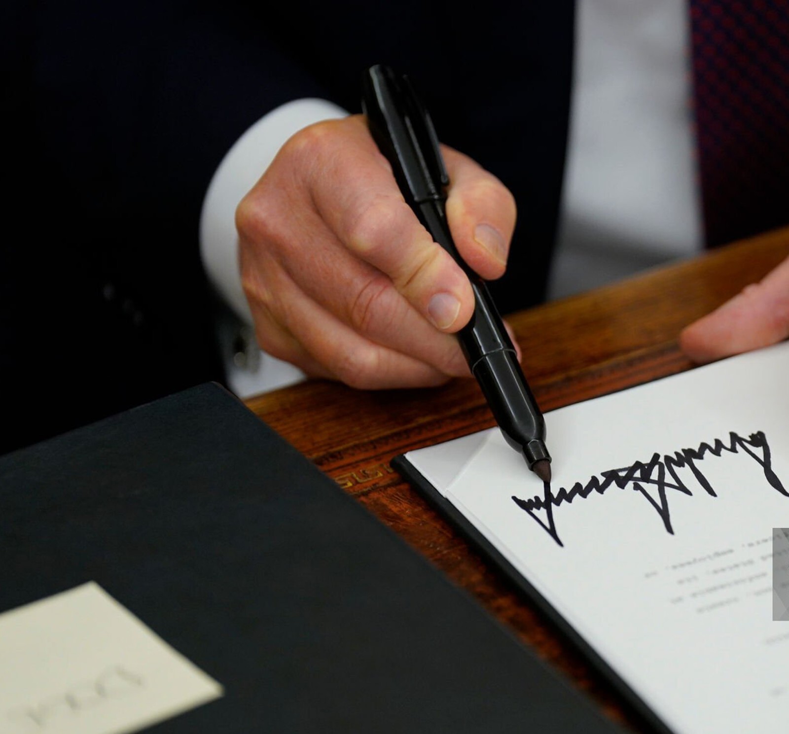 2025 White House Issue VIP Trump Sharpie Pen Presidential Seal ...