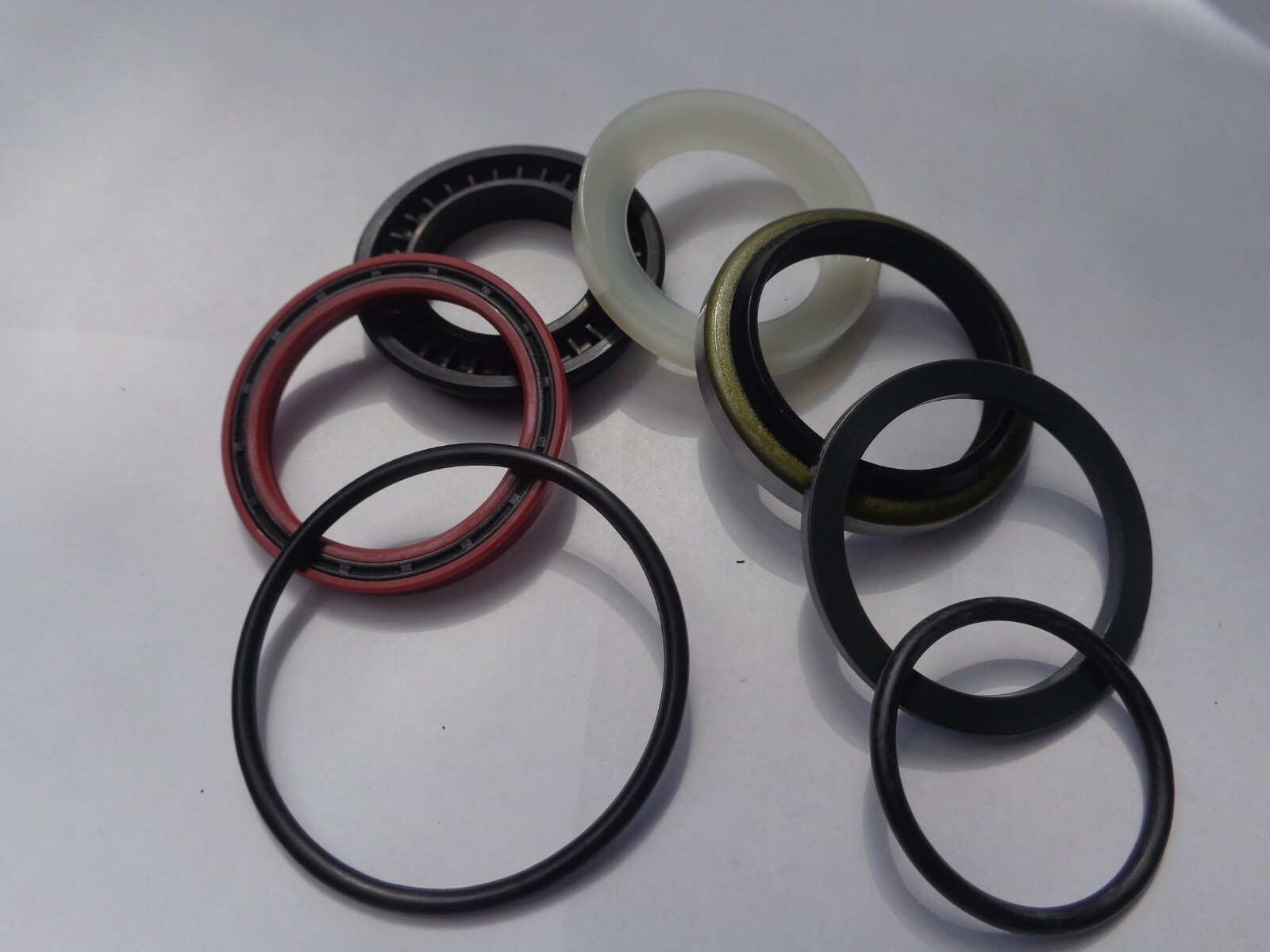 94262-00028 MITSUBISHI LIFT CYLINDER KIT | eBay