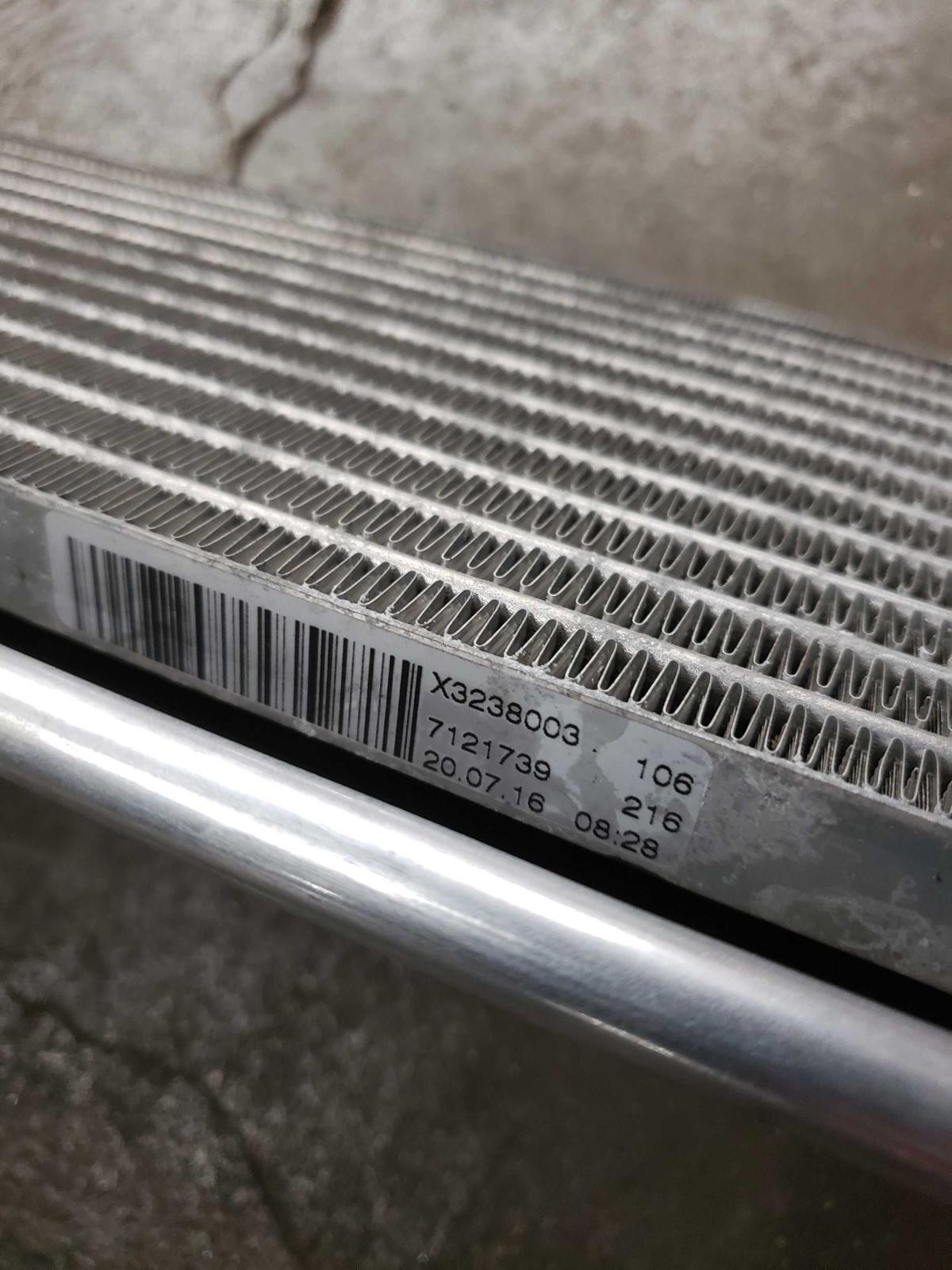 2012 W218 MERCEDES Cls550 Transmission Oil Cooler Assembly 0995000400 ...