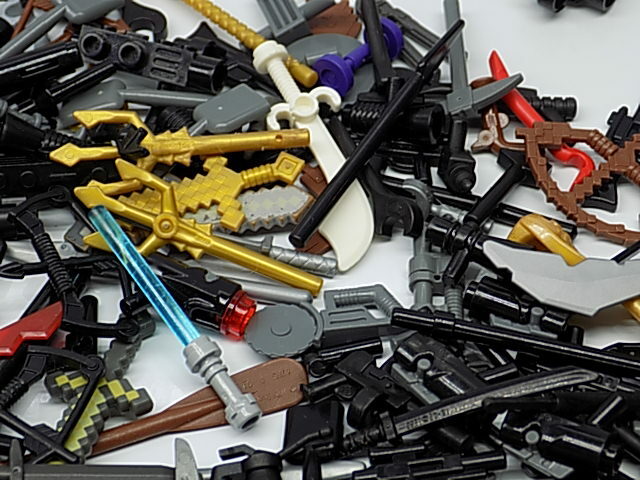LEGO 100 Piece Minifigs Accessories Lot Weapons Guns Tools Swards ...