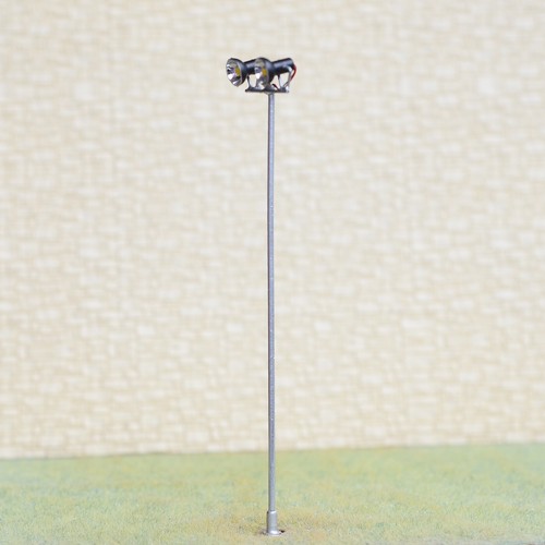 4 x OO / HO Scale LED spotlight model limelight projector street lamp ...