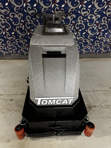 Tomcat Minimag 26D 26" Floor Scrubber with Batteries, Charger and FREE ...