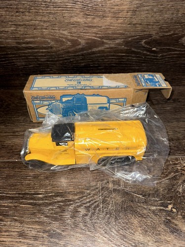 Ertl PDH Water 1930 Diamond T Tanker Coin Bank Diecast Yellow w/key ...