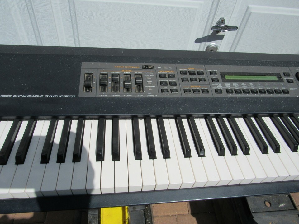 Vintage Roland XV-88 128 Voice 88 Key Expandable Digital Synthesizer ...
