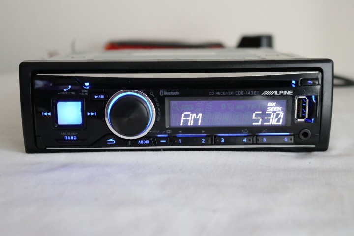 Alpine CDE-143BT Bluetooth Car Stereo CD w/USB, Auxiliary 2-Way iPod ...
