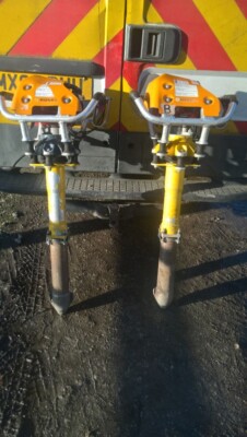 ROBEL - 2 STROKE - MOBILE STONE - VIBRATING TAMPERS - VERY LOW HOURS ...