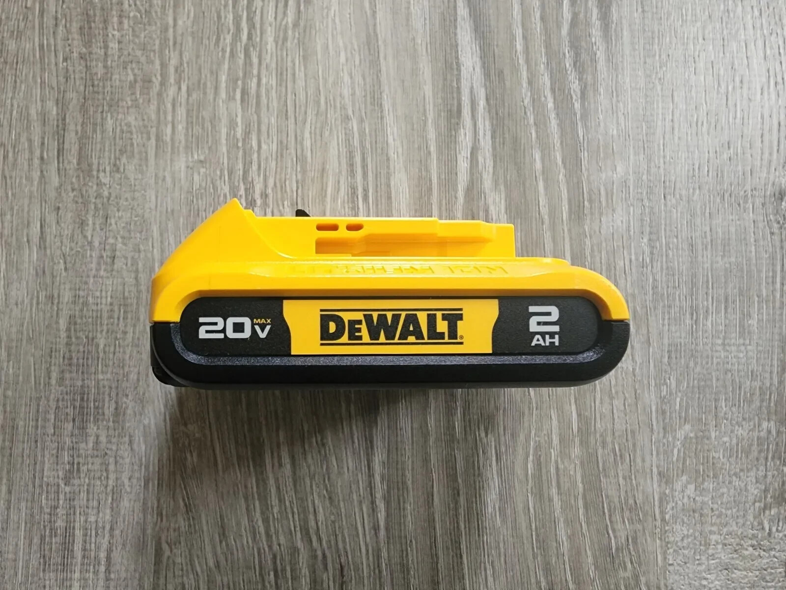 (1) NEW GENUINE Dewalt 20V DCB203 2.0 AH MAX Battery 20 Volt For Tools ...