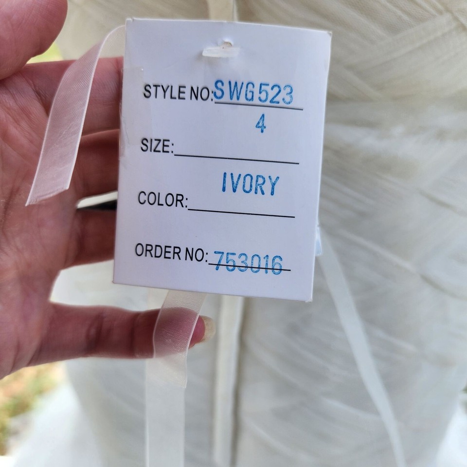 BEAUTIFUL Galina Signature Wedding Dress- Ivory size 4 with belt | eBay