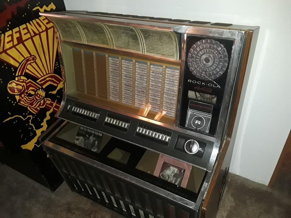 ROCK-OLA 442 Jukebox- Includes some 45's - 100% WORKING | eBay