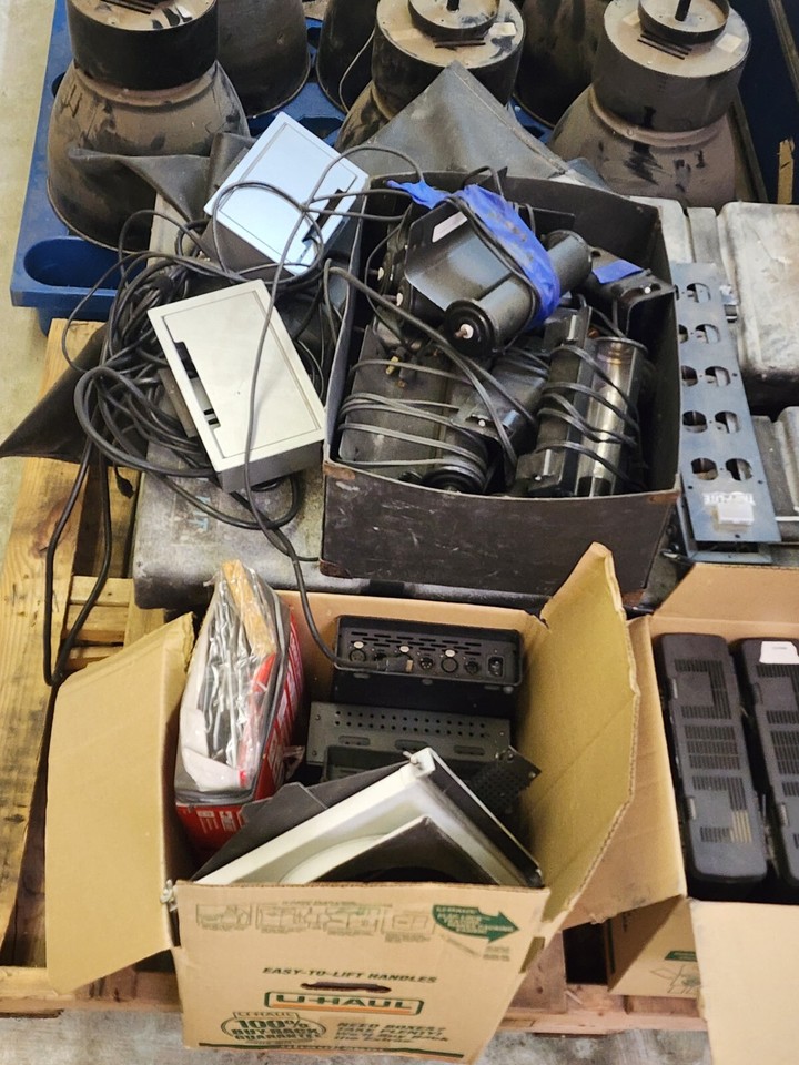 49+ PC Lot Vintage Stage Lights and Equipment, BARCO, American DJ, LEE ...