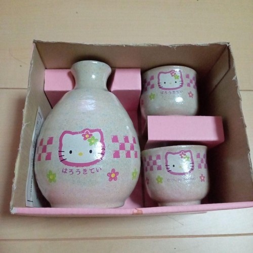 Unused SANRIO Hello Kitty Japanese Sake Cup & Bottle Set Ceramic ...