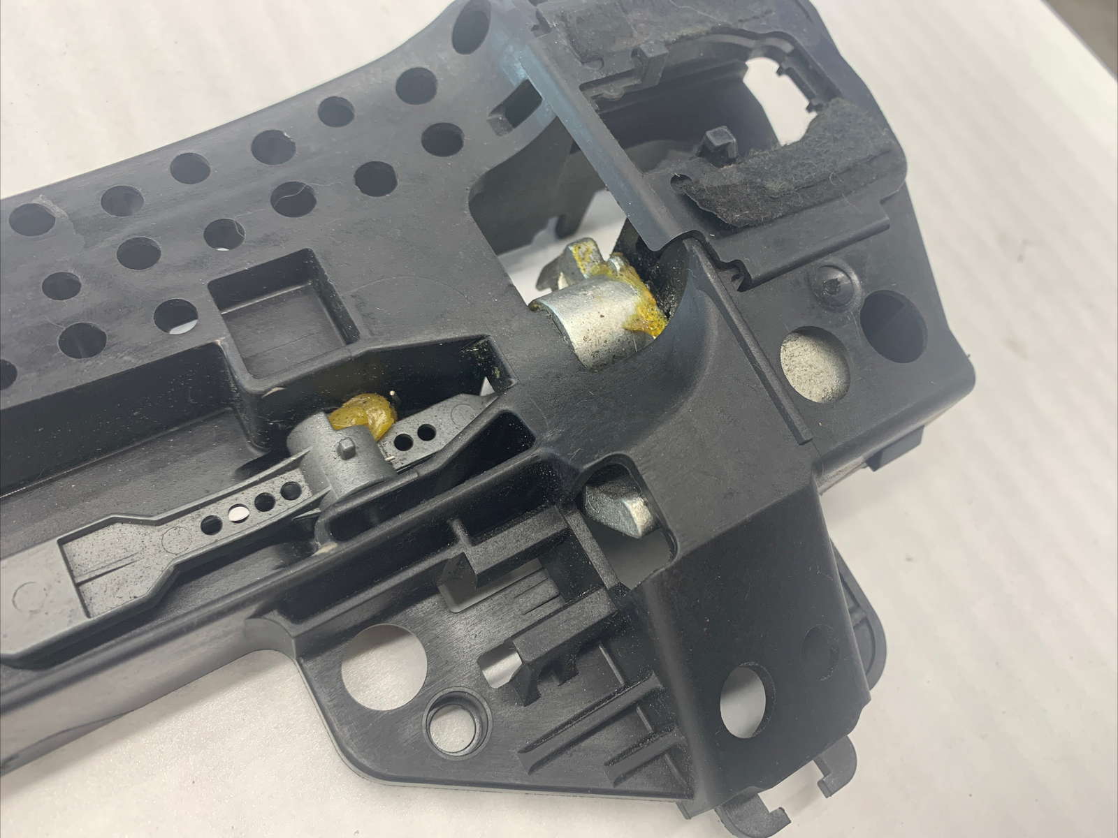 2012-2018 AUDI A6 S6 - REAR LEFT EXTERIOR DOOR HANDLE BRACKET 4H0837885 ...