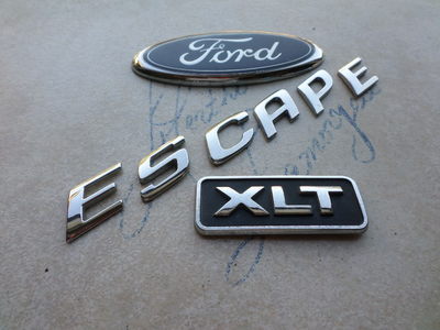 02-06 Ford Escape Xlt Trunk Emblem YL84-7843500-AB Logo 5L8Z-7842528-A ...
