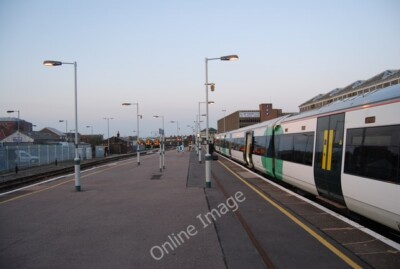 Photo 6x4 Train at the platform, Eastbourne Station Eastbourne/TQ5900 ...