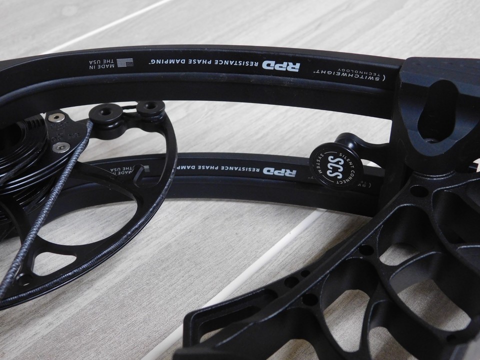 Matthews Phase 4 29 COMPOUND Bow 29-inch With GARMIN XERO SIGHT NO ...