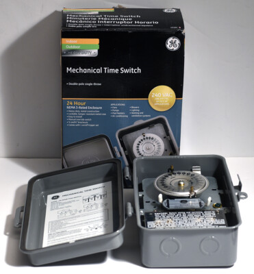 G E HEAVY DUTY MECHANICAL TIME SWITCH. 240 VAC DOUBLE-POLE SINGLE THROW ...