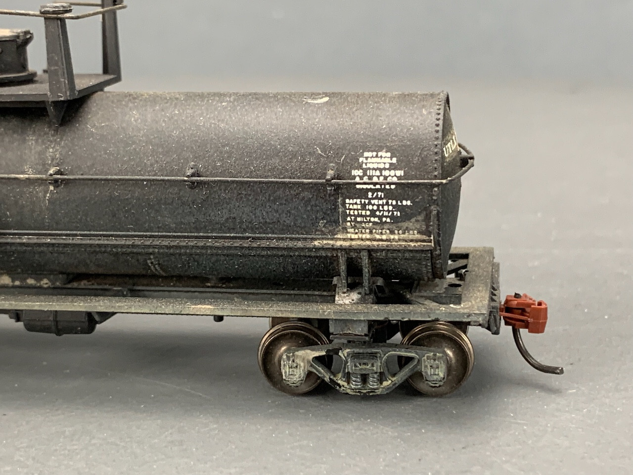 HO Scale UTLX Single Dome Tank Car #76622 RTR HO3015 | eBay