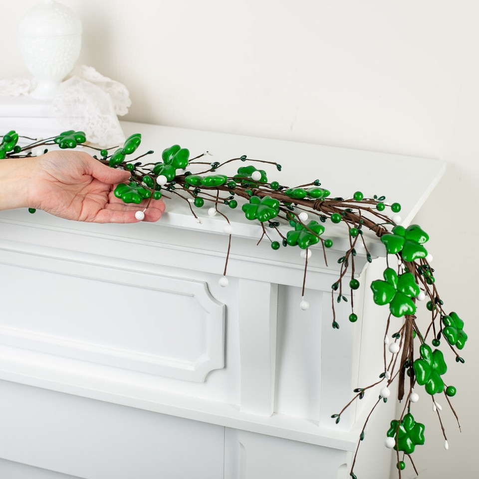 5 Foot Long Shamrock with Green and White Pip Berries Garland ...