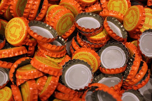 100 ARCADE TOKEN "A" BREWERY BEER BOTTLE CAPS NO DENTS BRIGHT ORANGE ...