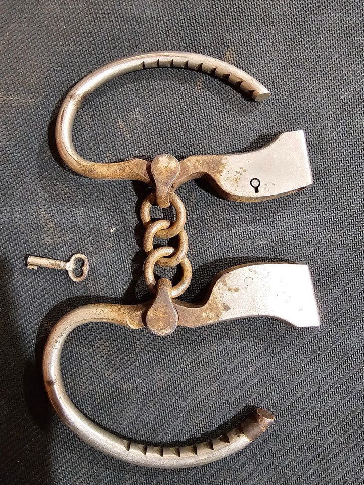 ANTIQUE TOWER DOUBLE LOCK 1800'S HANDCUFFS WITH KEY | eBay
