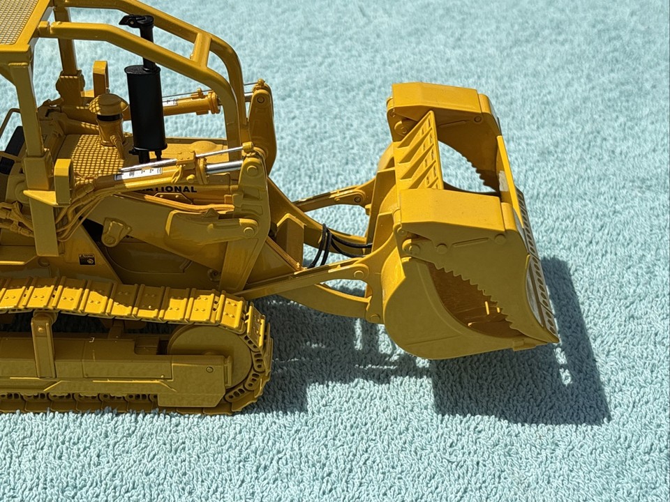 WALSH CONSTRUCTION International Harvester 175 crawler dozer FIRST GEAR ...