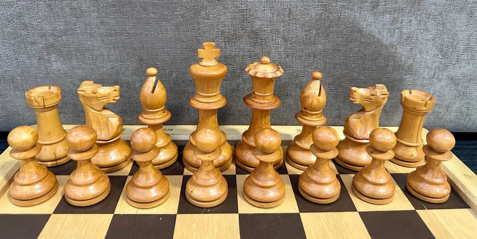 Chess set, French chess set, Staunton chess set, Tournament chess ...