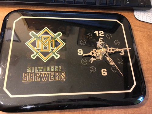 MILWAUKEE BREWERS BLACK LAQUER VINTAGE CLOCK WITH SECOND HAND PREOWNED ...