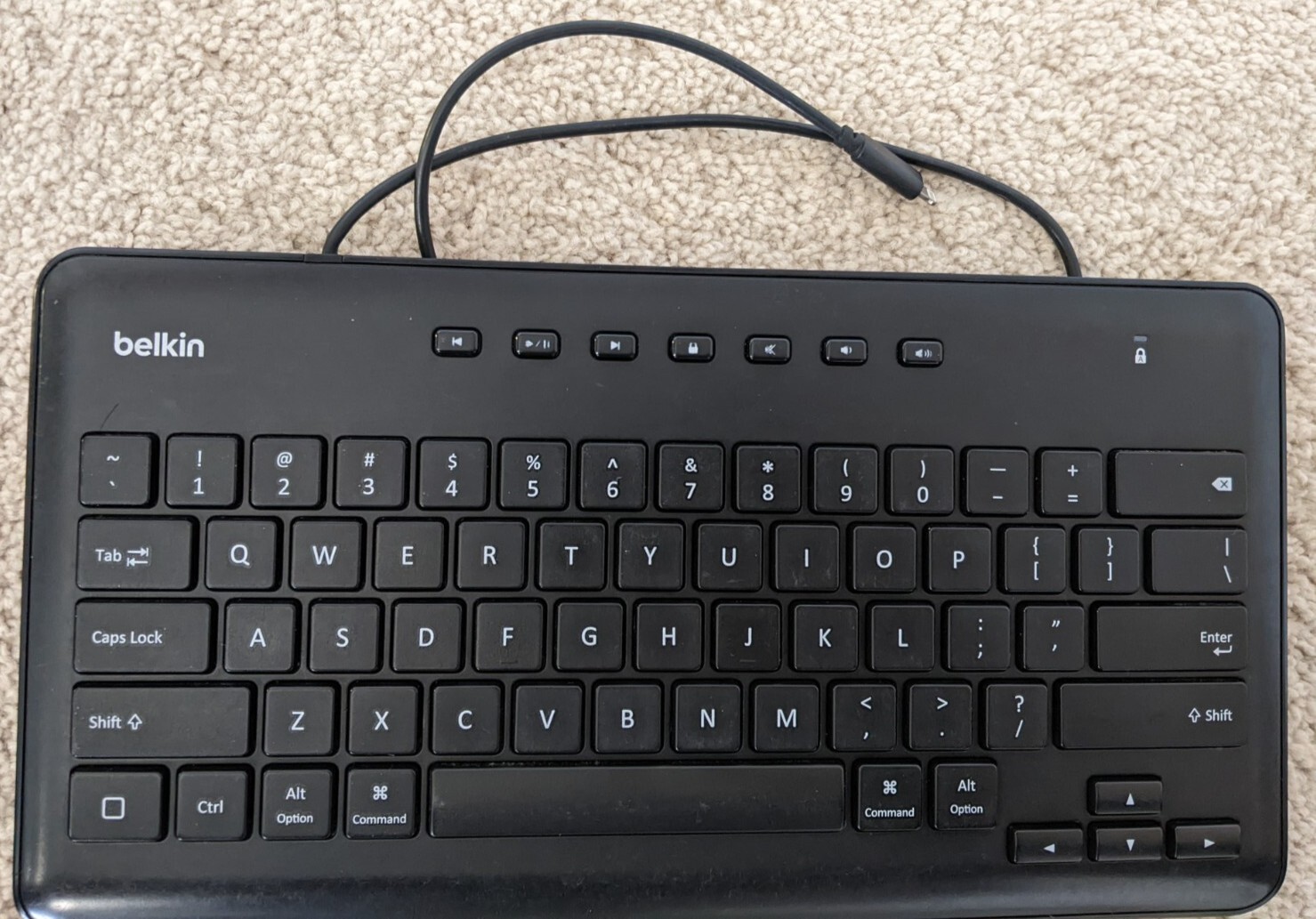 Wired ipad Keyboard With Lightning Connector Belkin Model B2B124 | eBay