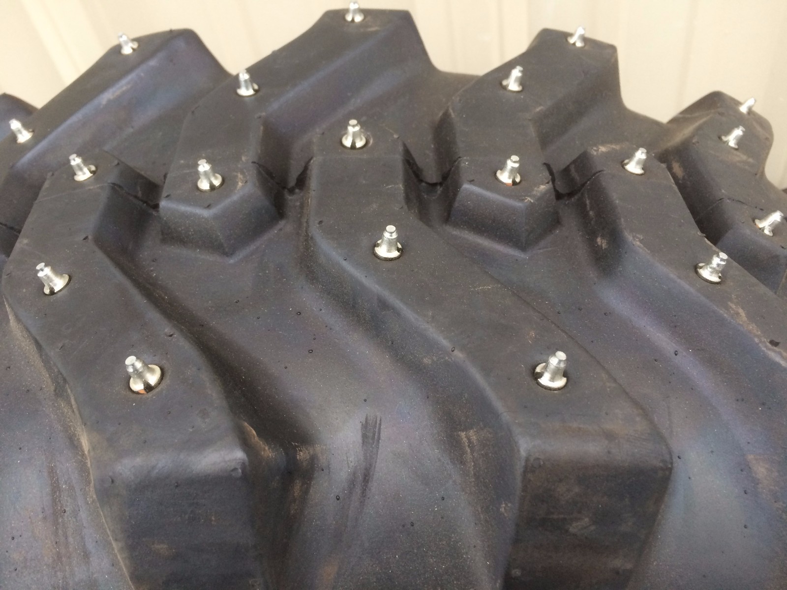 Tractor Loader Rubber Tire Studs Gripstuds Skid Steer 1910T Grip Studs ...