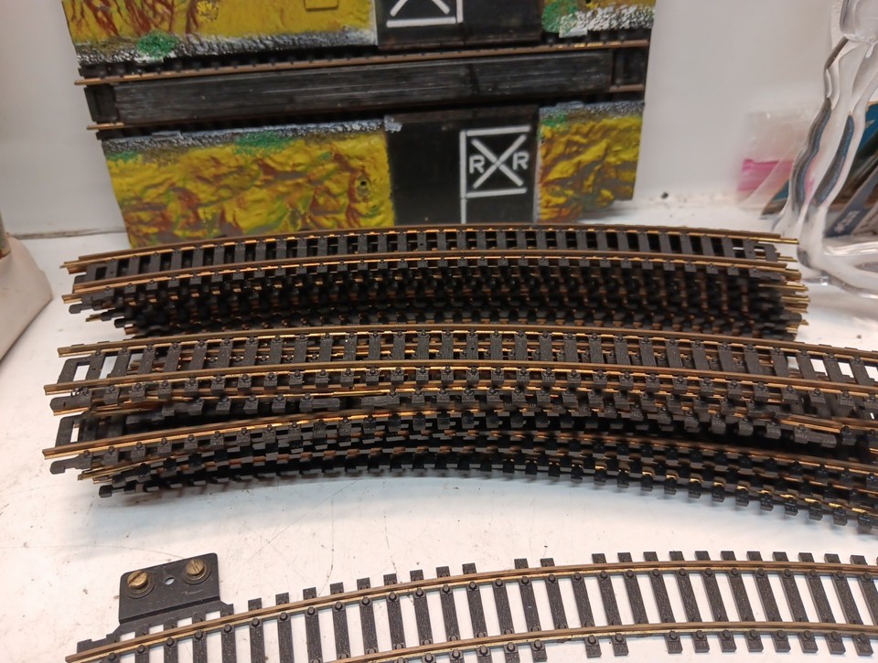HO SCALE LEFT AND RIGHT TURNOUT /SWITCH LOT, 32 Pieces Of Track Plus ...