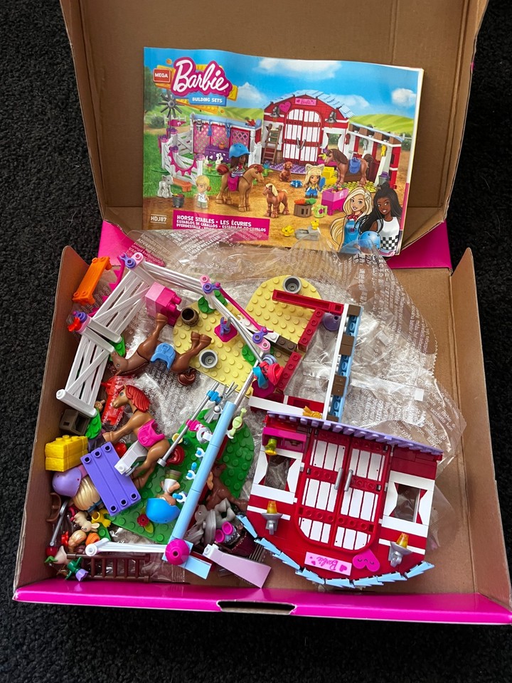 Barbie MEGA Play as You Build Horse Stables - Barbie Lego Horse riding ...